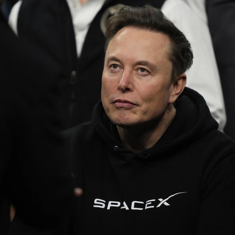 SpaceX wants regular investors to help its stock launch. Here's what to ...